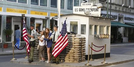 Checkpoint Charlie Berlin: history & information | visitBerlin.de
