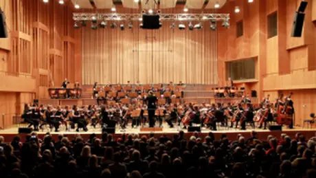 Between longing and hope - Young Orchestra of the FU | visitBerlin.de