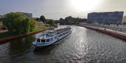 1-Hour City Tour by Boat in Berlin | visitBerlin.de