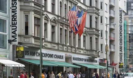 Checkpoint Charlie Berlin: history & information | visitBerlin.de